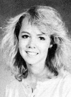 jennie-garth-yearbook-sophomore-year-young-1988-photo-HP – Snakkle